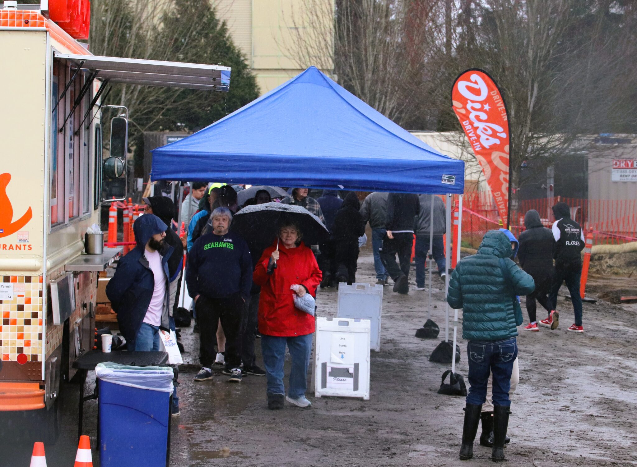 Rain Doesn’t Dampen Enthusiasm For Dick’s Drive In At Everett Location ...